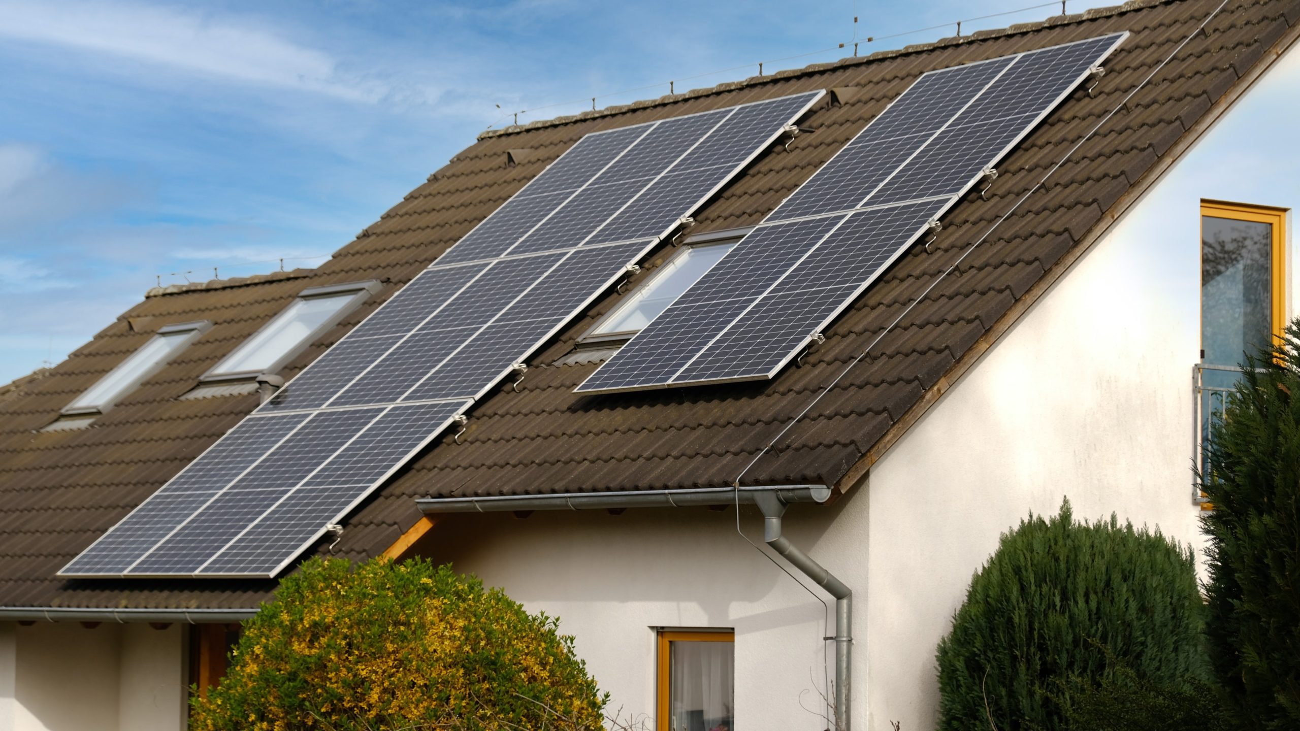 Decoding Solar Energy: How Much Energy Do Solar Panels Produce Per Day? - SolarPVSystems